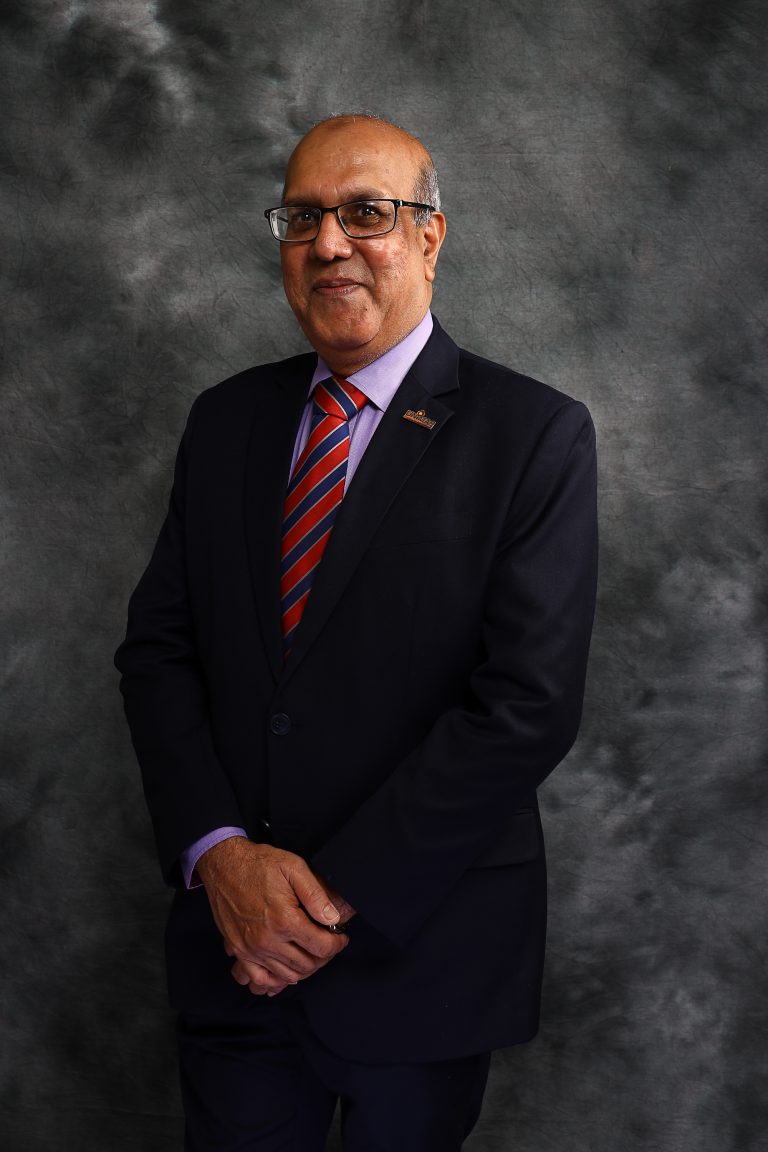 行政委员会 – 马来西亚沙捞越大学